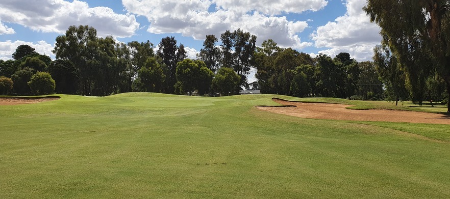 SUMMER DEAL One Night Murray River Golfing Getaway for Two at Corowa ...
